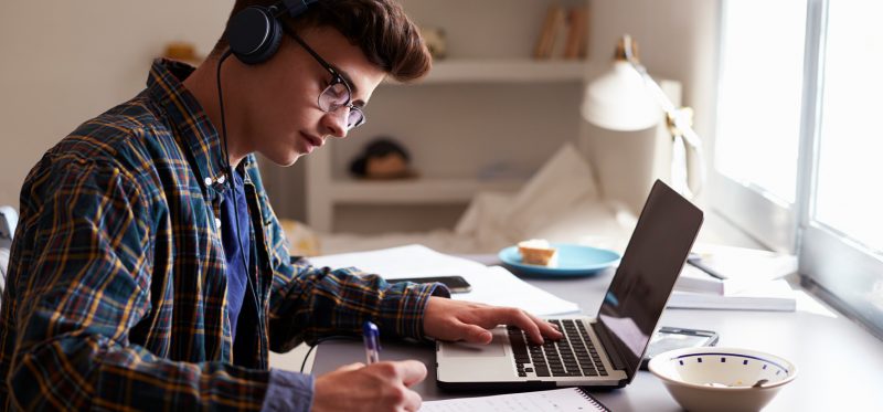 Hướng dẫn cách take note hiệu quả trong IELTS Listening