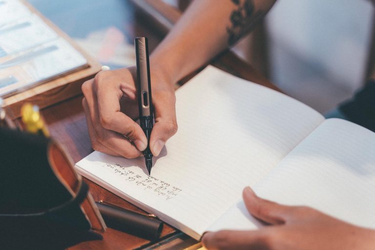 Topic: Pen and Pencil IELTS Speaking Part 1: Bài mẫu, vocab